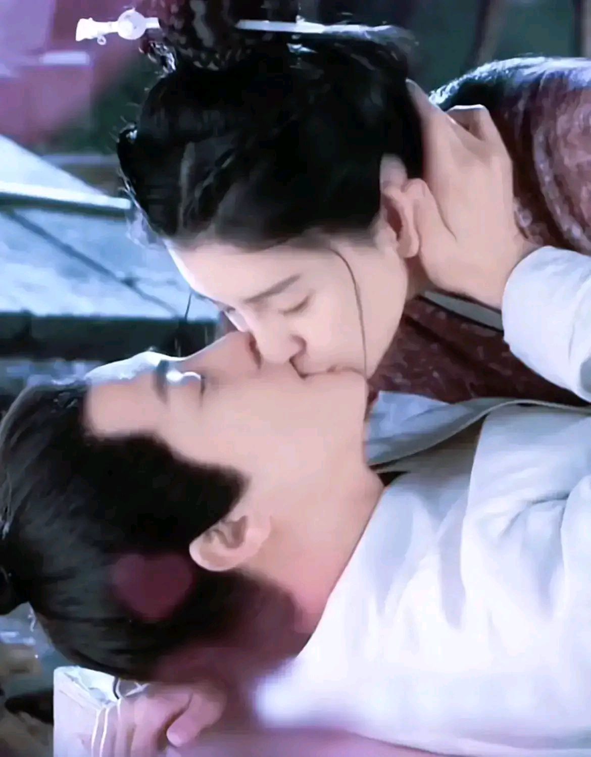 Angelababy's new drama "The Dust" is on the air, and the kiss scene with the male protagonist Ma ...