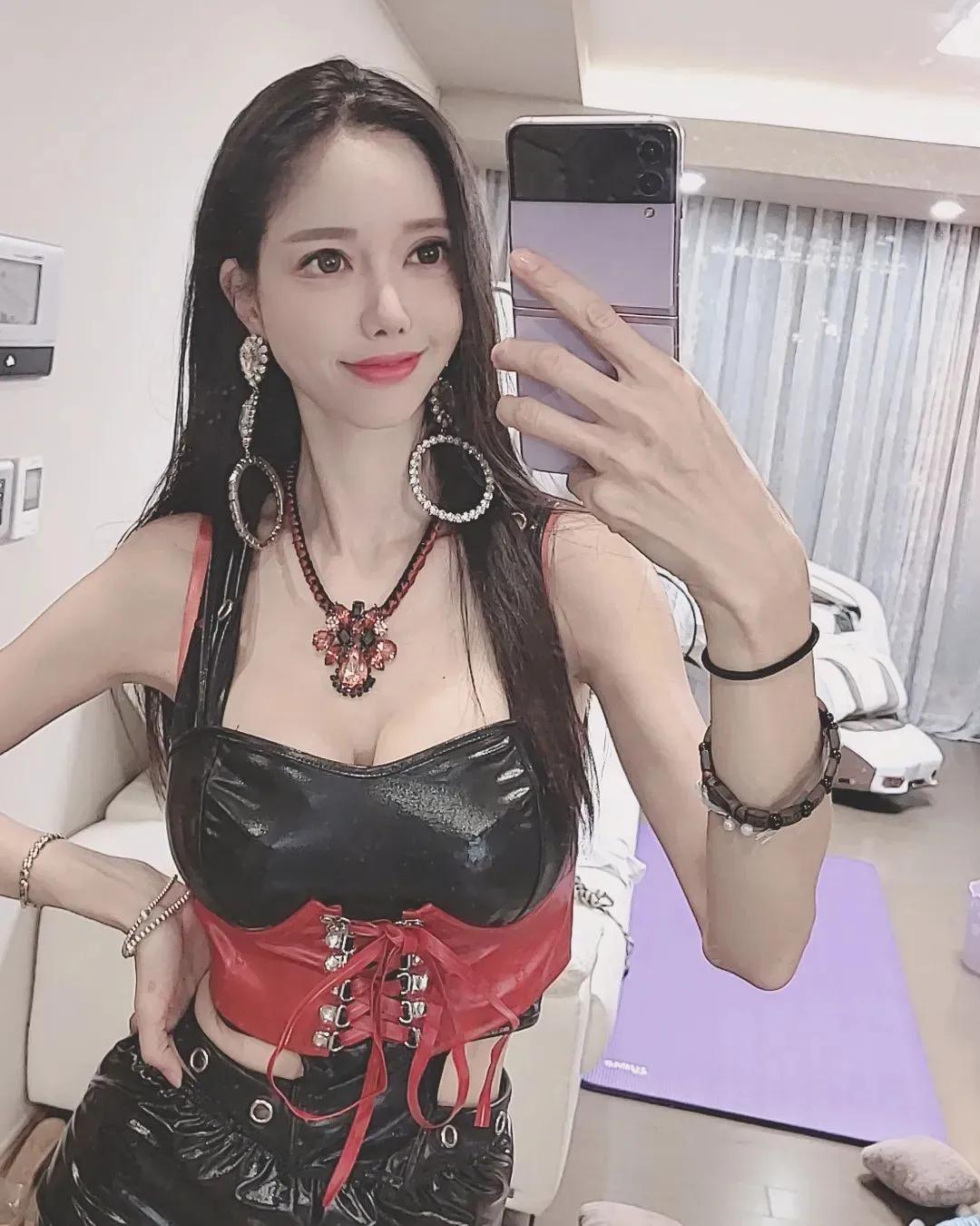 Han Min Young's multi-mix show - iNEWS