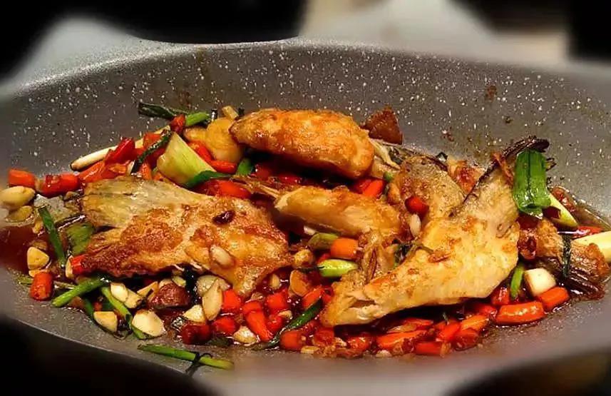 Pan-fried fish belly is so good - iNEWS