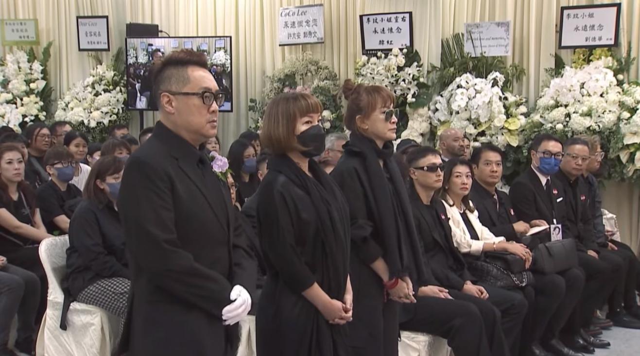 Coco Lee's funeral, the coffin was written back to the original name Li ...
