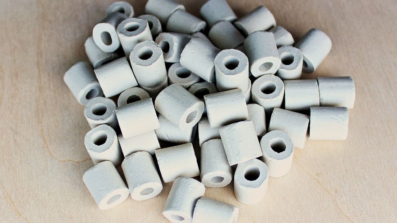 The role of various filter materials in the filter, and the order in ...