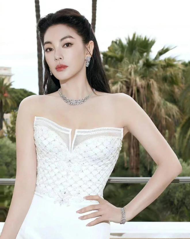 Zhang Yuqi's thrilling scene is eye-catching! - iMedia