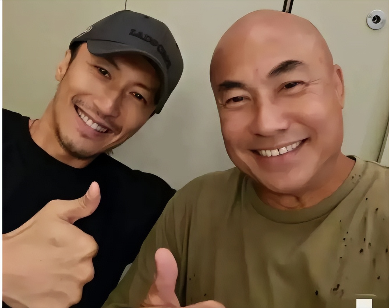 Tse Yin made his first appearance to have dinner with his son after his ...