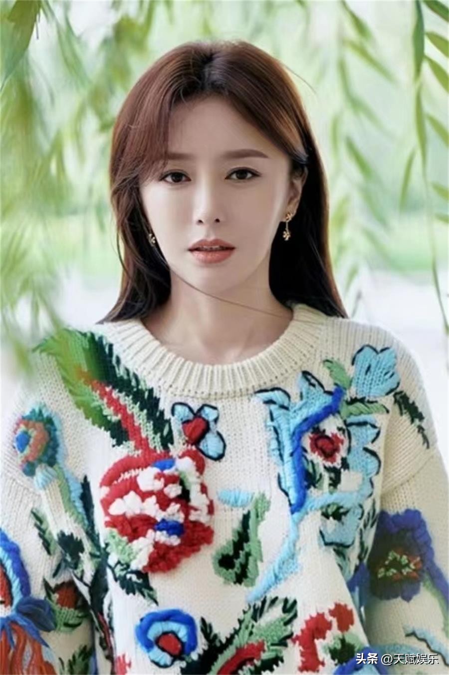 Actress and singer Qin Lan's photo album "2" - iMedia
