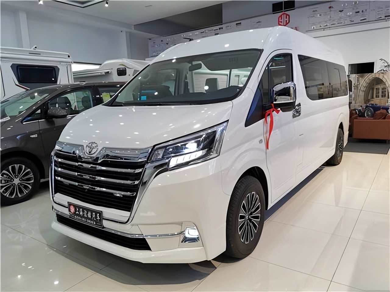 Create a comfortable business travel experience!Toyota Hiace 7-seat ...