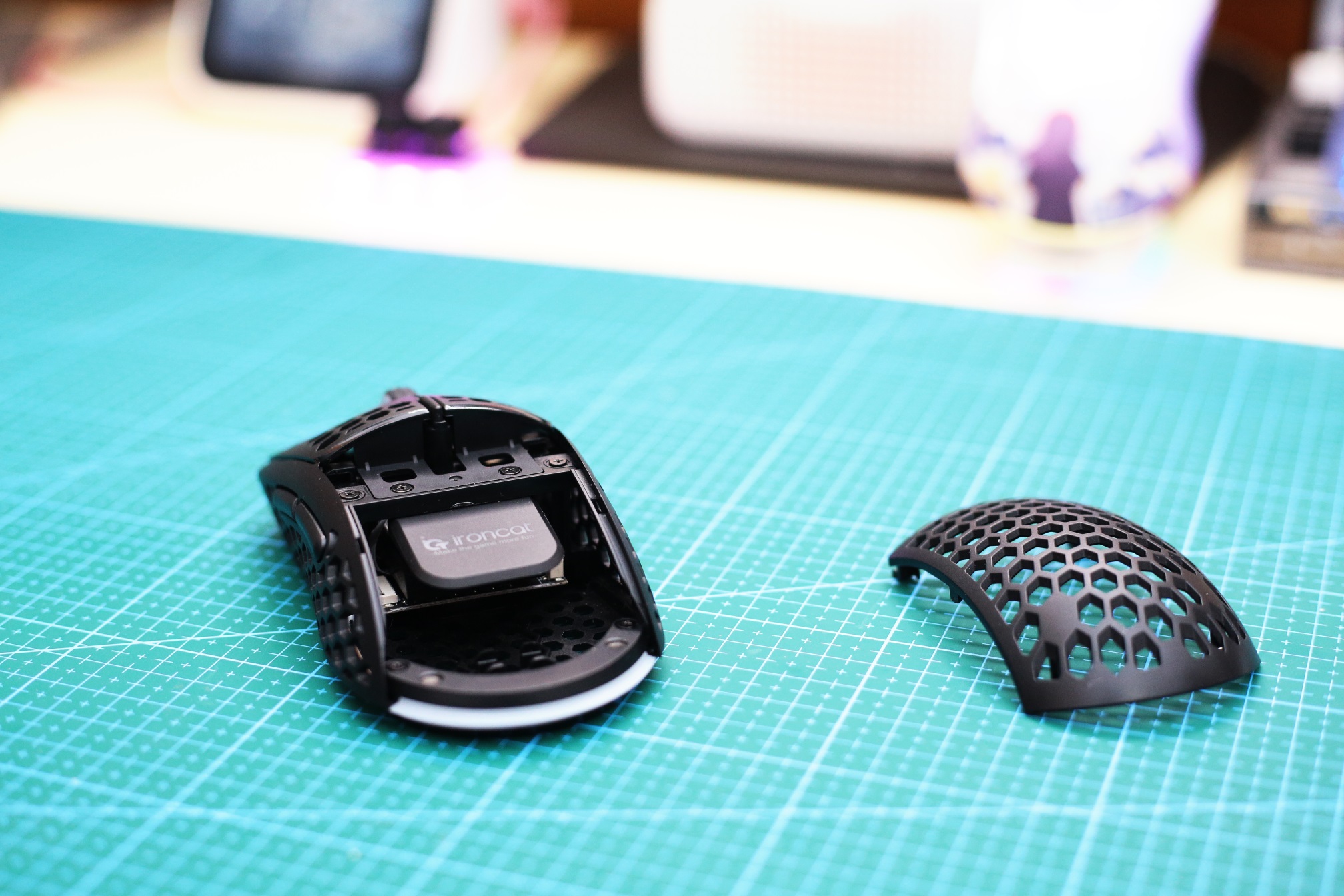 Inside the cave, there is no Qiankun Incott GPro wireless mouse ...