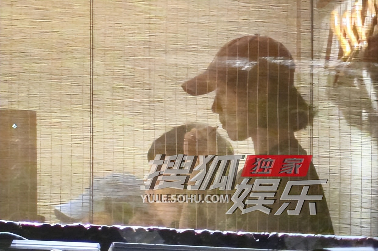 Exclusive: Bai Baihe and his friends eat Japanese food, taste wine and ...