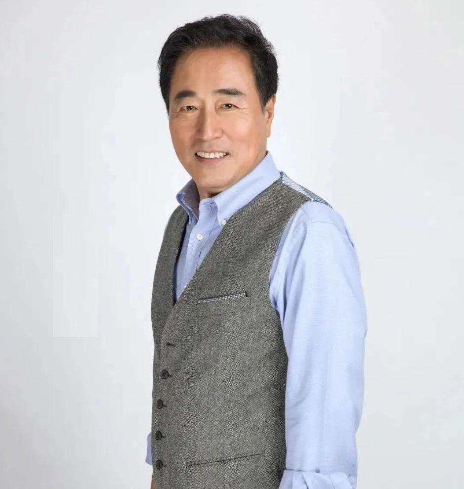 Yang Lixin: He married an ordinary wife at the age of 27 and has been in love for 39 years. His ...