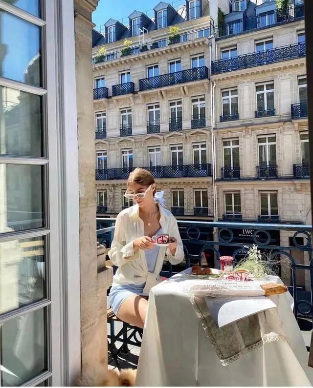French women's balconies are a visual feast. The 4 types of balconies ...
