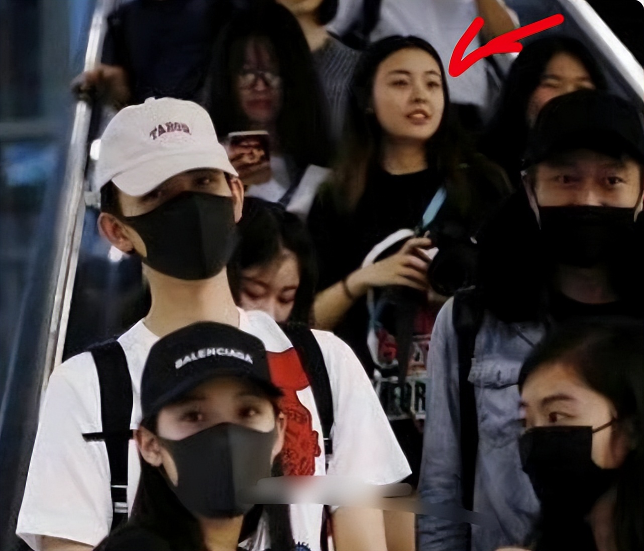 Chen Feiyu collapsed before the fire? The bed photo with the married ...