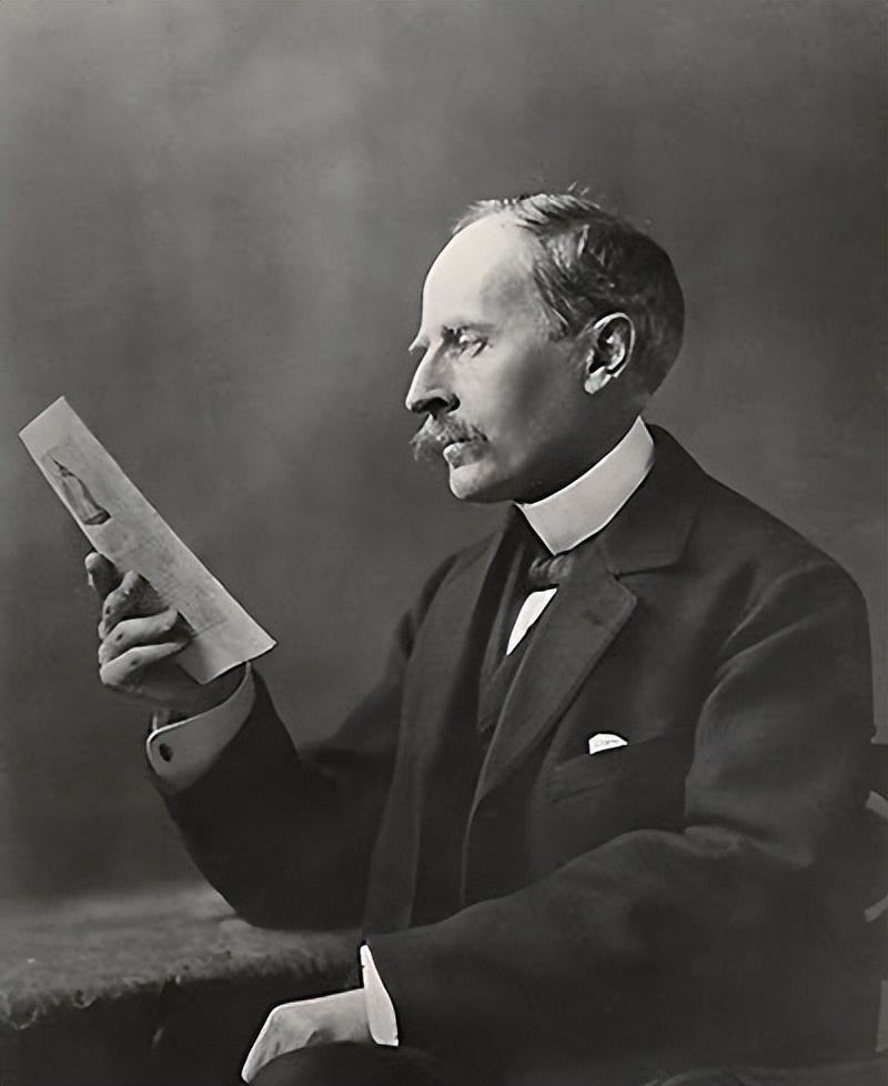 As a well-known French writer, Romain Rolland, whose heroic works have ...