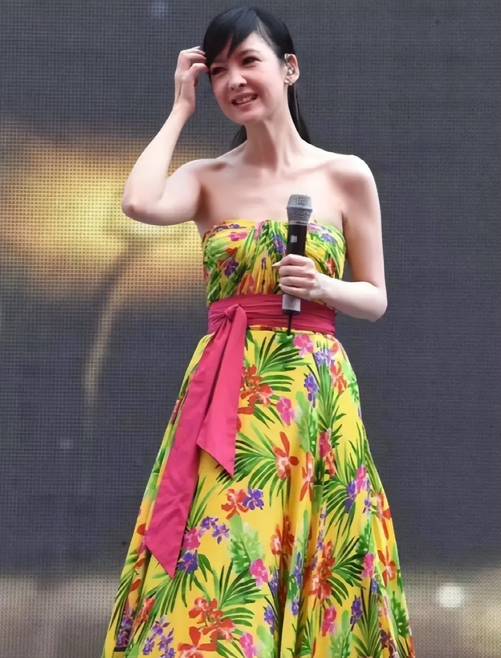 55-year-old Zhou Huimin left the filter to reveal her true appearance, and she was younger than ...