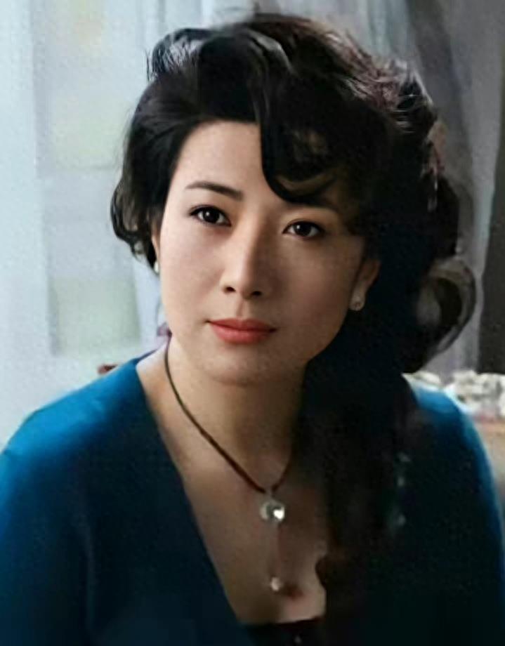 Famous actor Wang Jing: Saved her parents with tears, spread love, and her marriage is still a ...