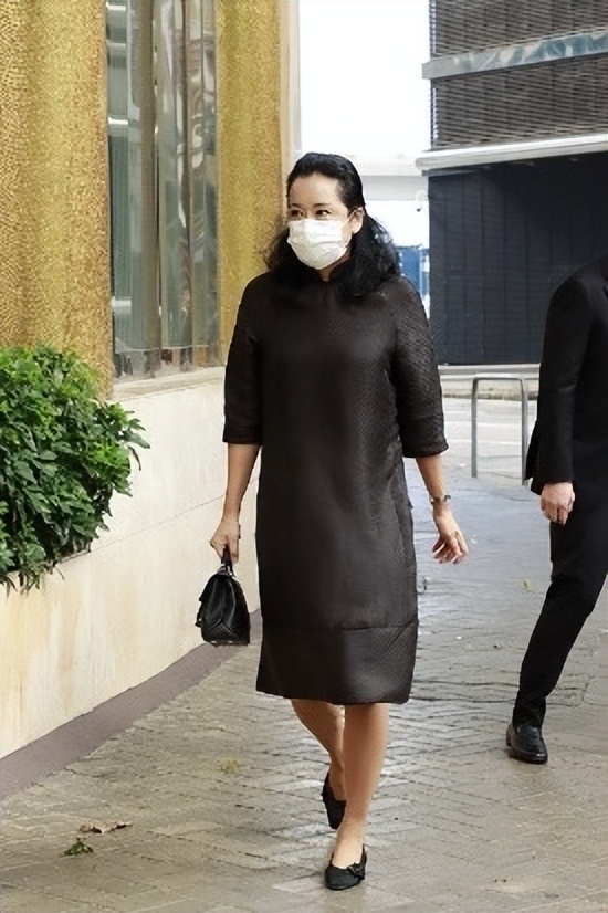 Behind the happiness of the rich wife Zhu Lingling: the second son is ...