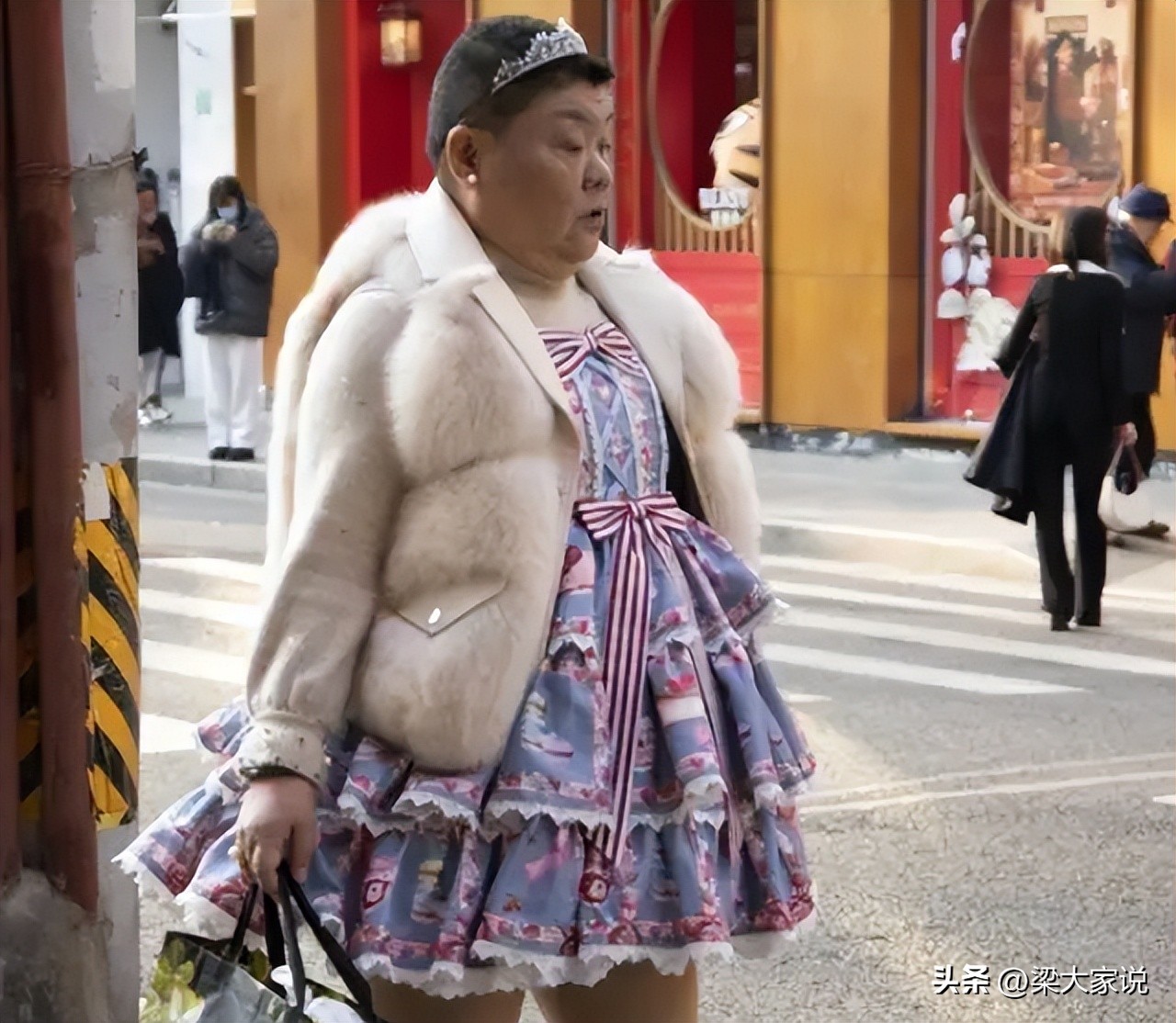 Little Princess of Anfu Road, Shanghai: Wearing a crown and Lolita ...