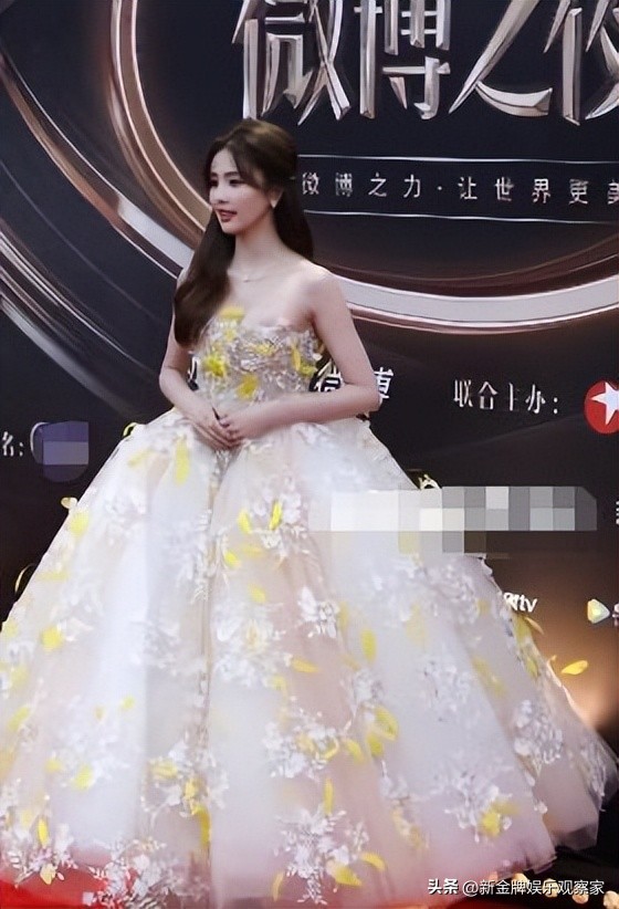 Weibo night star red carpet pictures, Princess Bailu, Gong Jun is so ...