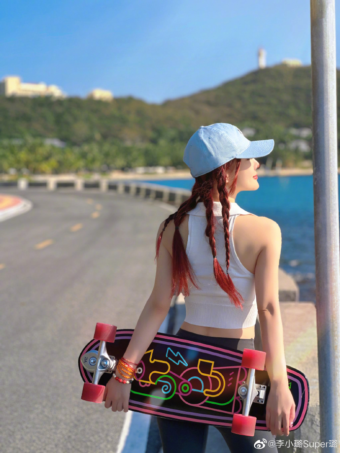 Didn't break up? Li Xiaolu took 13-year-old Zhao Yutao out to meet ...