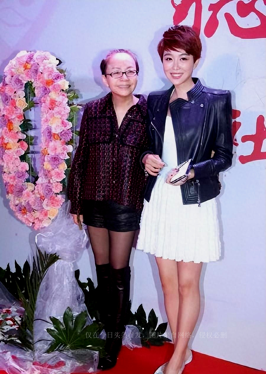 Xu Fan is in the same frame as Song Dandan, but the 6-year age difference makes them look like ...