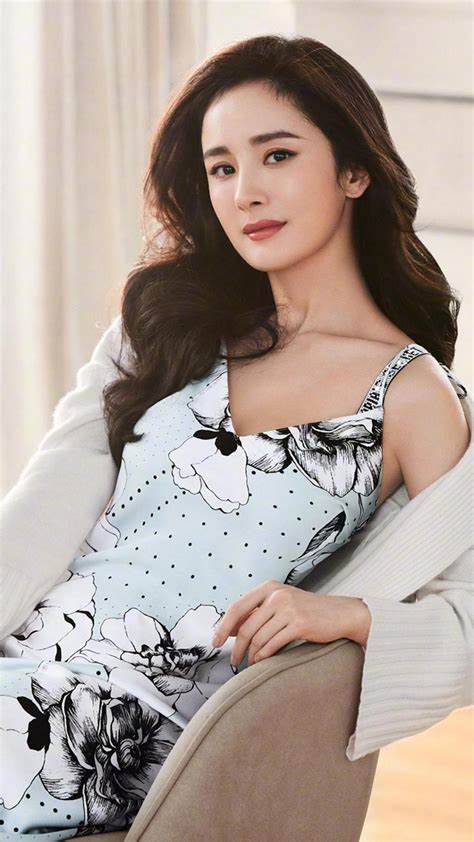 Yang Mi: From an ordinary girl to a movie queen - iNEWS