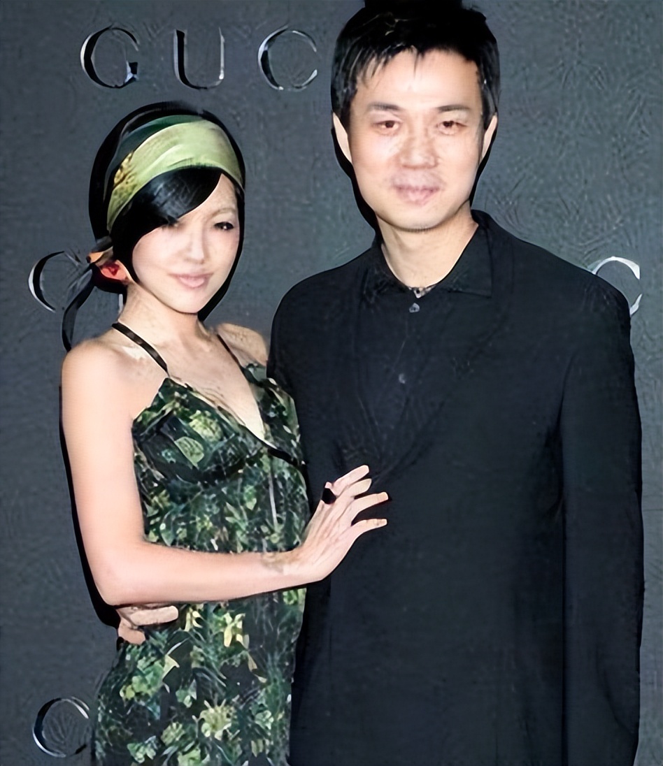 Little S: Questioning Zeng Baoyi, satirizing Wang Xiaofei, why is she so humble in front of her ...