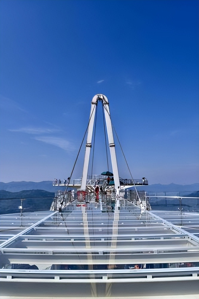 The world's largest and most beautiful glass viewing platform, you must ...