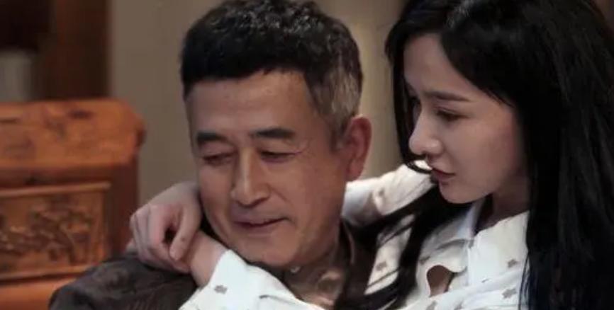 With Yang Mi's "Dongfeng", 31-year-old Jiang Ruijia finally caught fire, only 12 years later - iNEWS