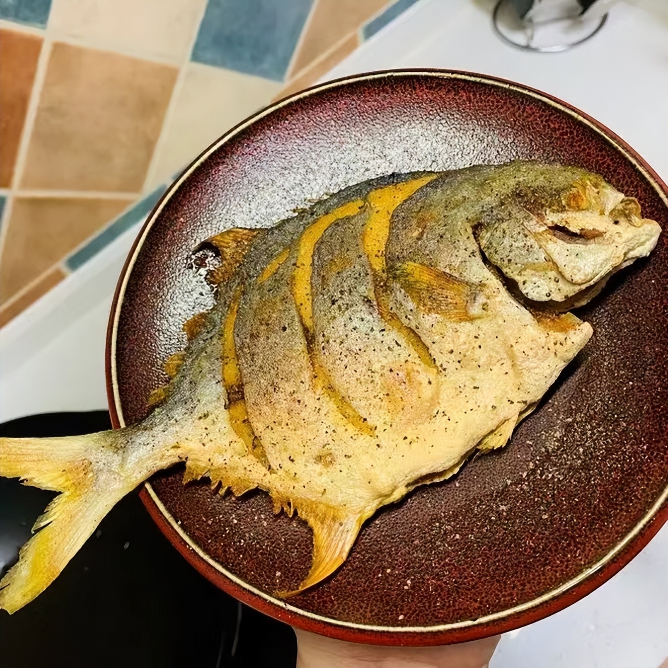 When pomfret is done this way, it shouldn't be too delicious! Eat a few ...