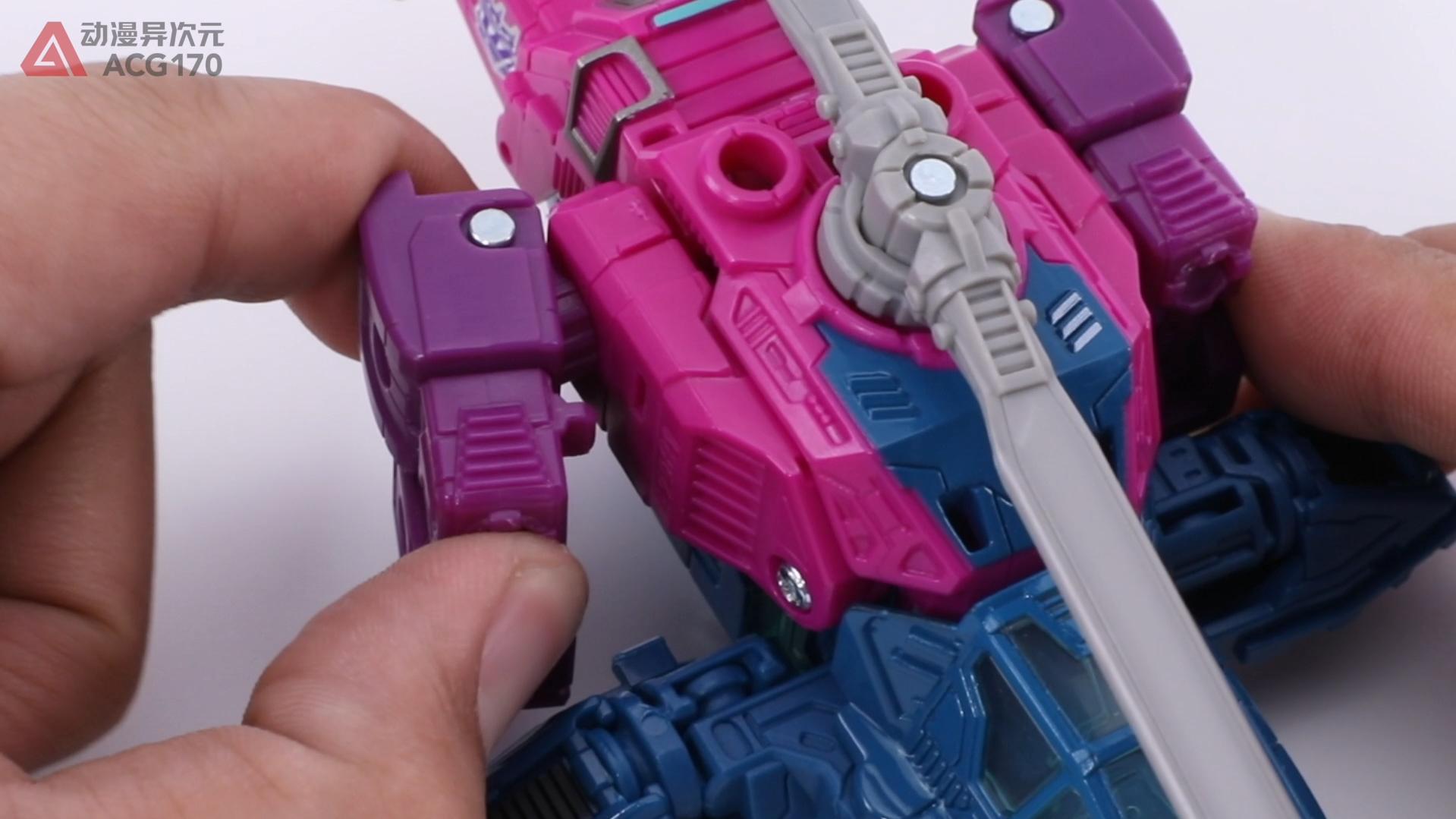 The Decepticon Air Force Adjutant who can transform into a helicopter ...