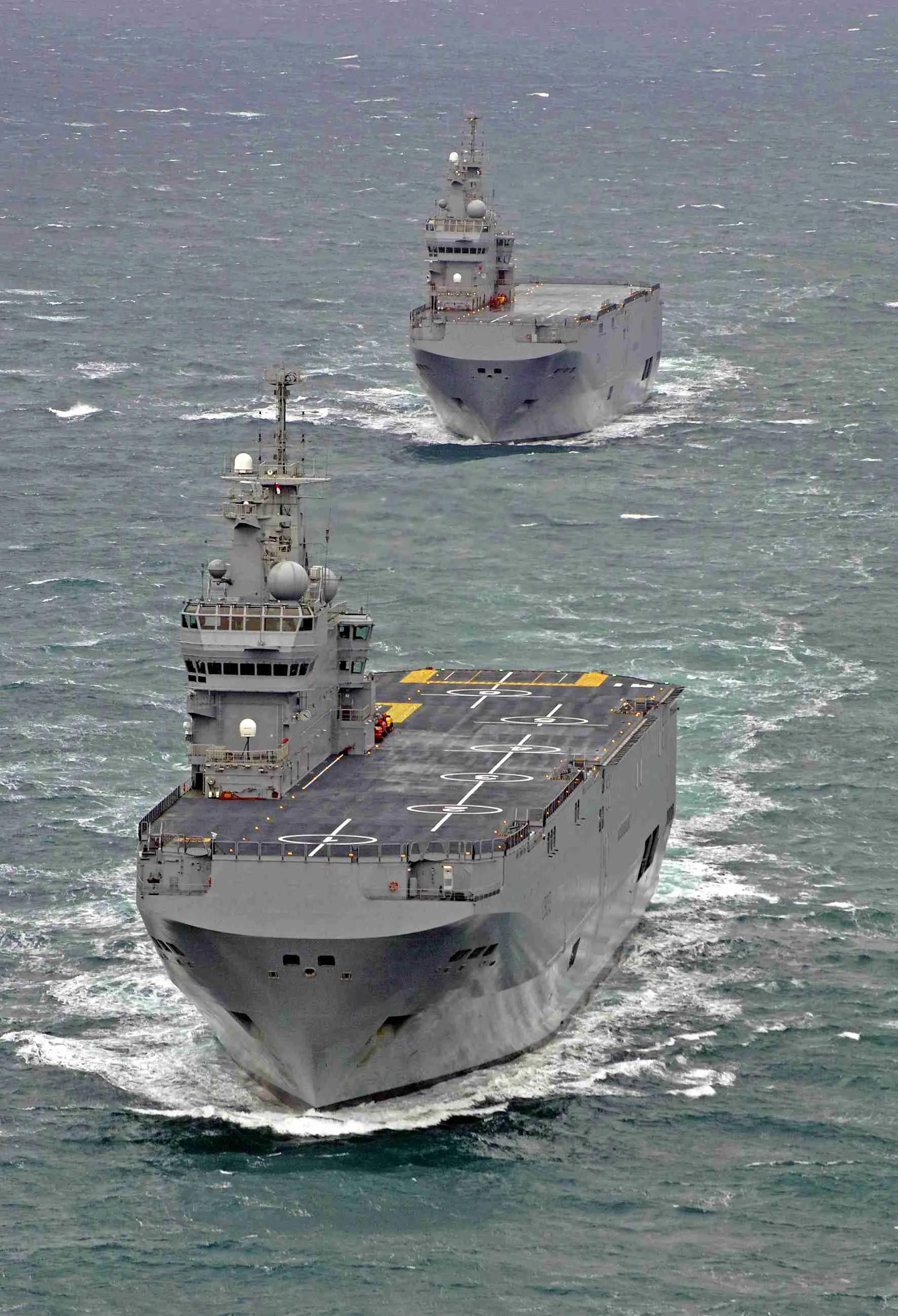 Atlas of French Navy "Mistral" class amphibious assault ships (160 ...