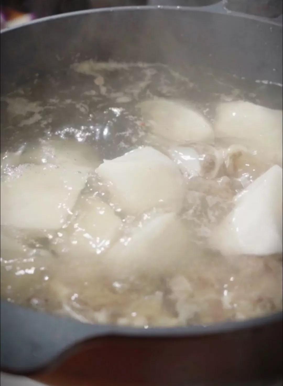 A famous dish, Cantonese style beef offal pot - iNEWS
