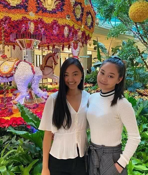 Jet Li's family of four is playing, the daughters are prettier than the ...