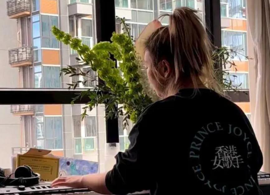 Zheng Xinyi showed up after a long absence, lost 30 pounds after ...