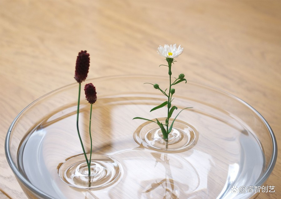 The creative "water pattern floating flower device", a flower is ...