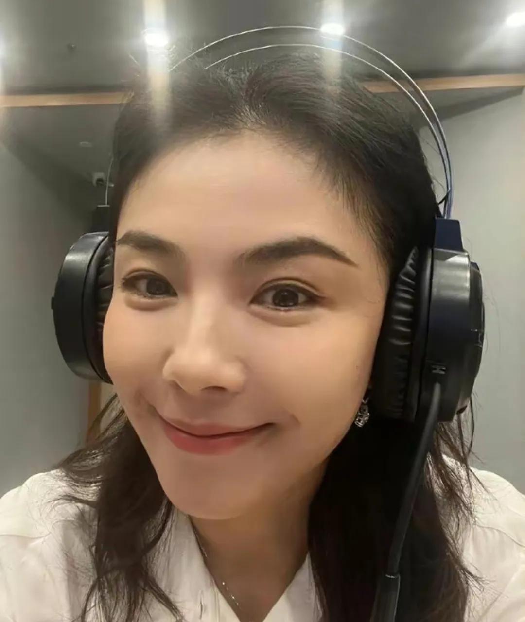 45-year-old Liu Tao appeared in the gym without makeup, her perfect ...