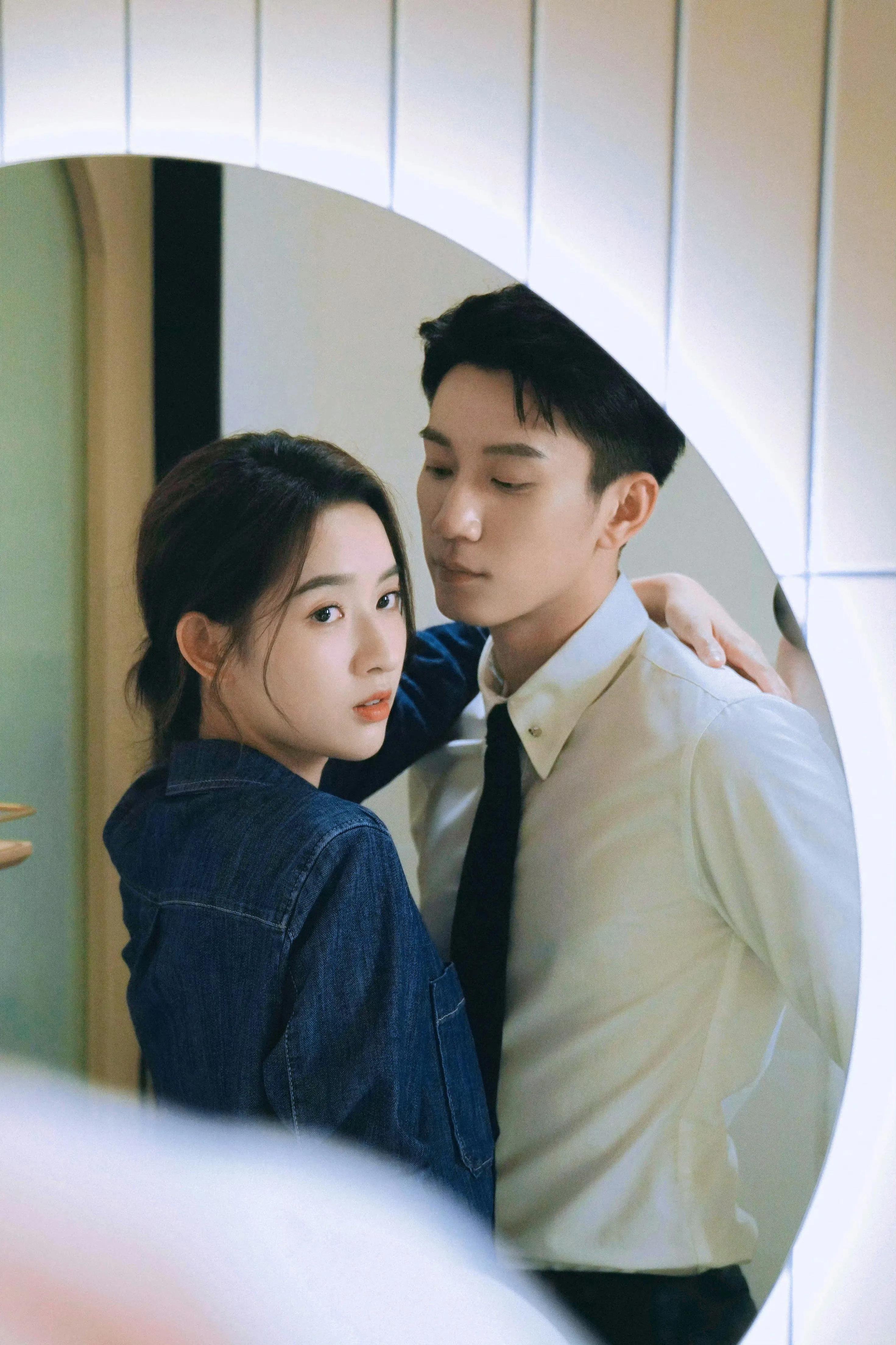 Wang Ziqi X Wang Yuwen·One flag and one wisdom CP still photo - iNEWS