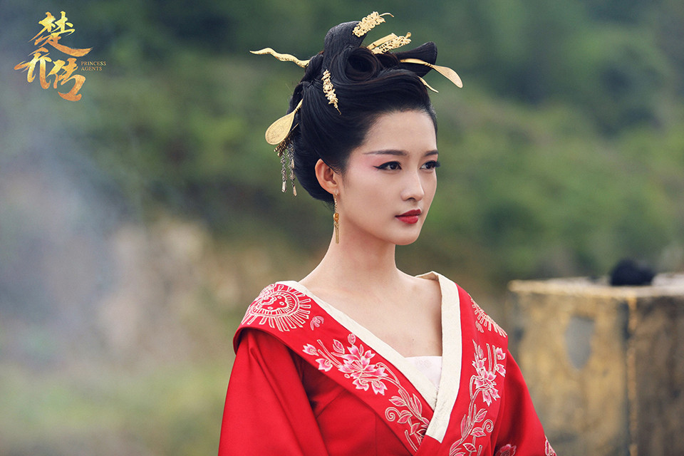 Online commentary on "Perfect acting non-professional background" Lu ...