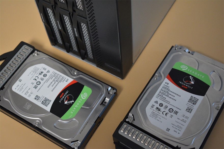 TerraMaster T9-423 NAS for enterprise data storage, multiple guarantees ...