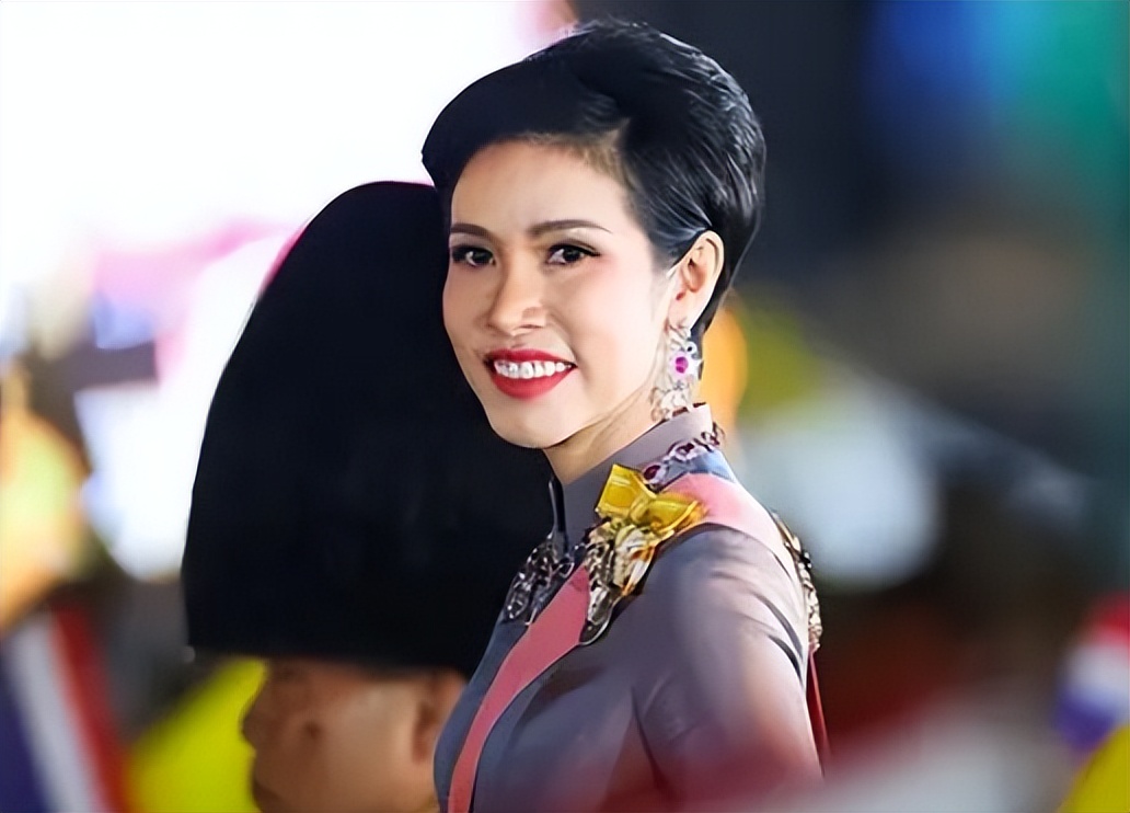 Sinina was also a virtuous inner helper in the harem, her sweet ...