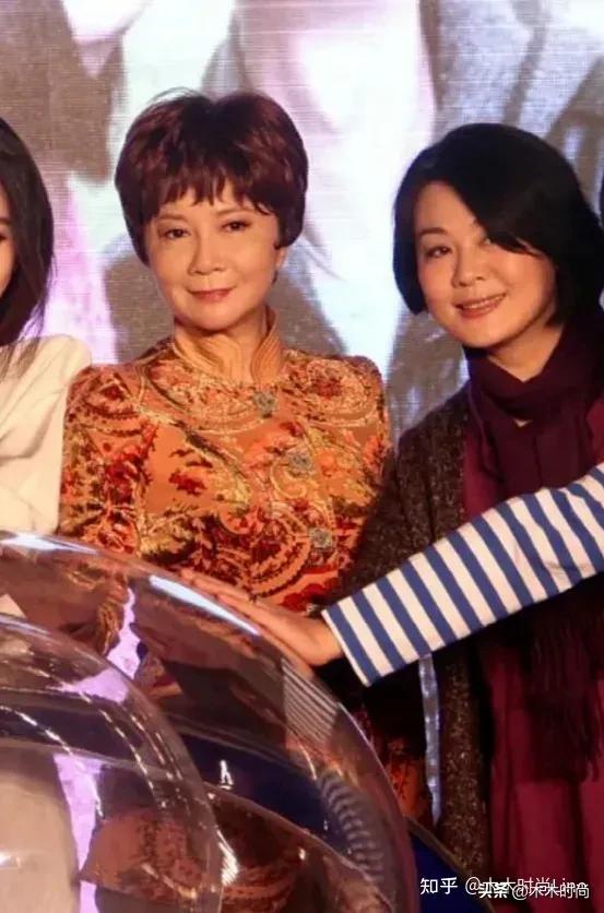 61-year-old Cai Ming is in the same frame as 60-year-old Cong Shan, a ...