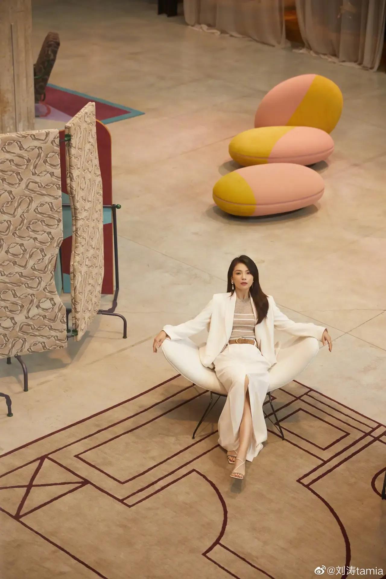 Liu Tao's latest beautiful photos are both fairy and fantasy too poetic ...