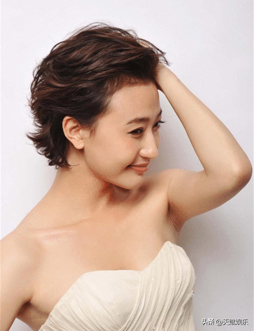 Actress Yan Na's photo in the 56-episode TV series "Workplace Is a ...