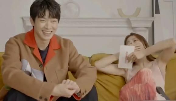 43-year-old Qin Lan officially announced her love affair, admitting that she is in love with Wei ...