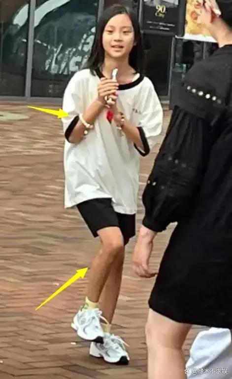 Li Xiaolu took 10-year-old Tianxin to the exhibition, and Tianxin's ...