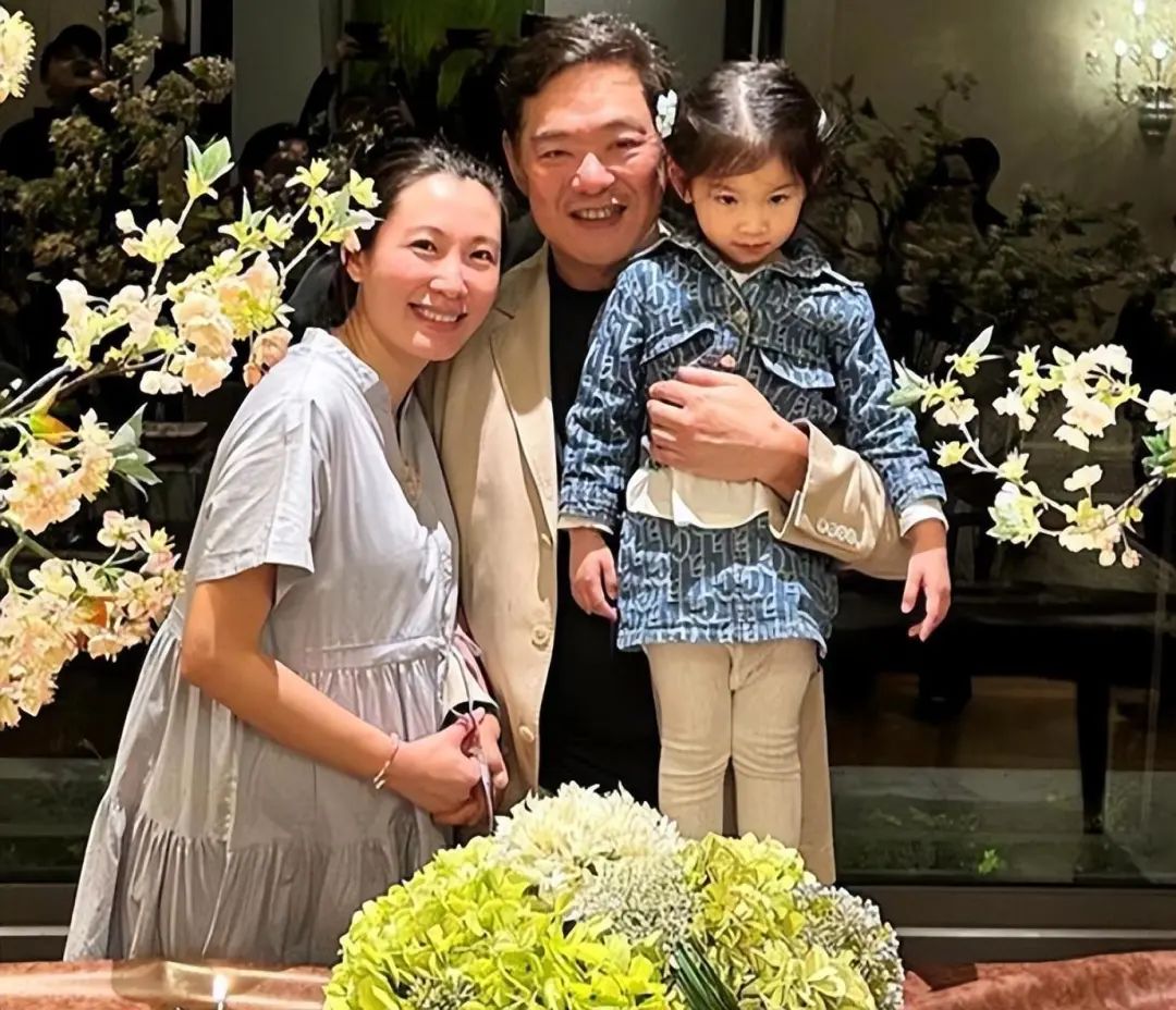 Billionaire Zeng Wenhao has another son, 25-year-old actor wife Li ...