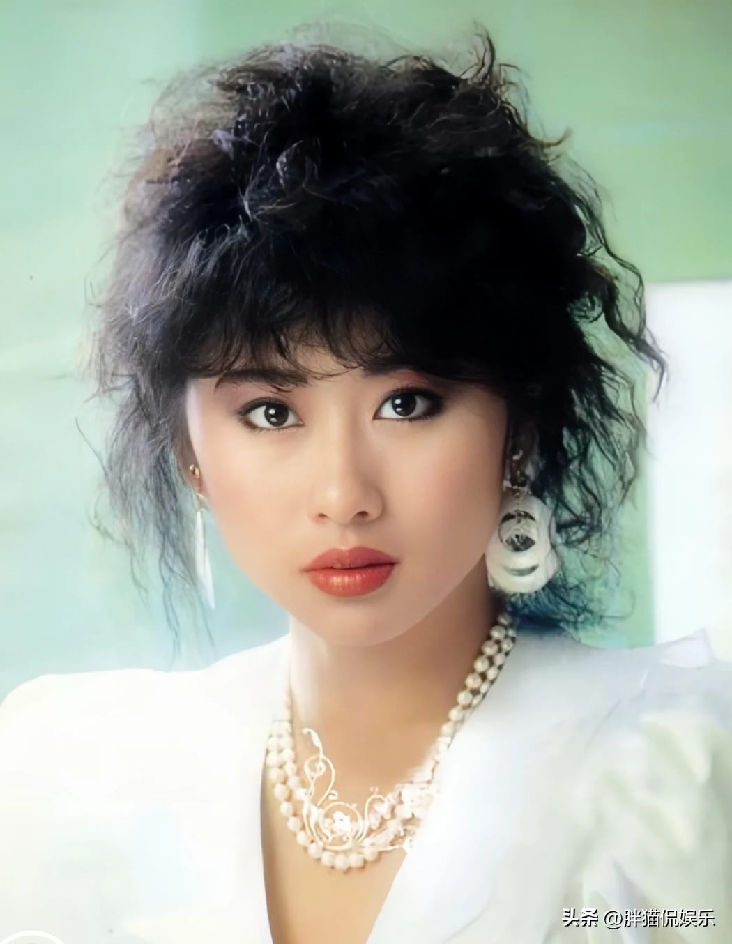 When she was young, Ye Qianwen's delicate facial features were ...