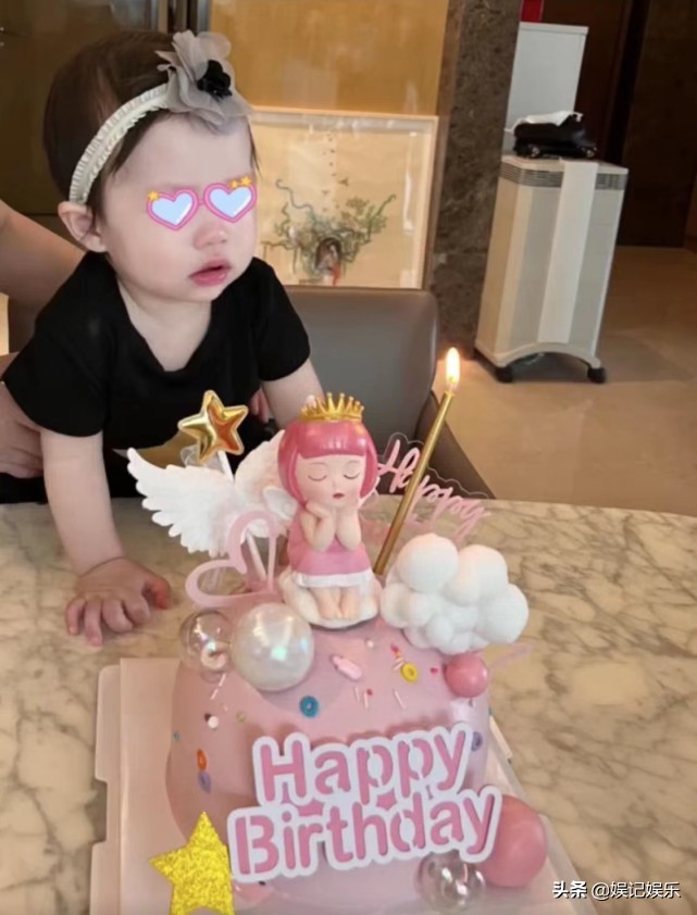 Du Chun and Wang Can's daughter is one-year-old, the husband and wife ...