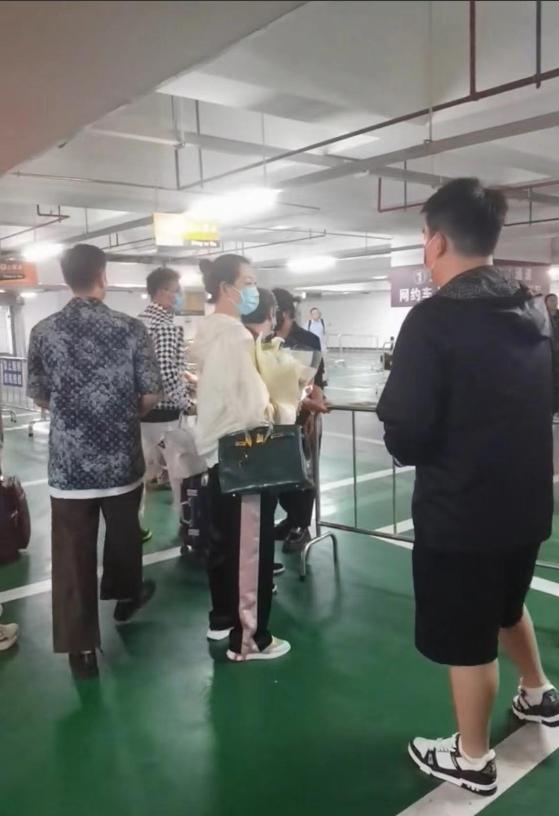 58-year-old Ma Lijuan rarely shows off her wealth! Carrying the same ...