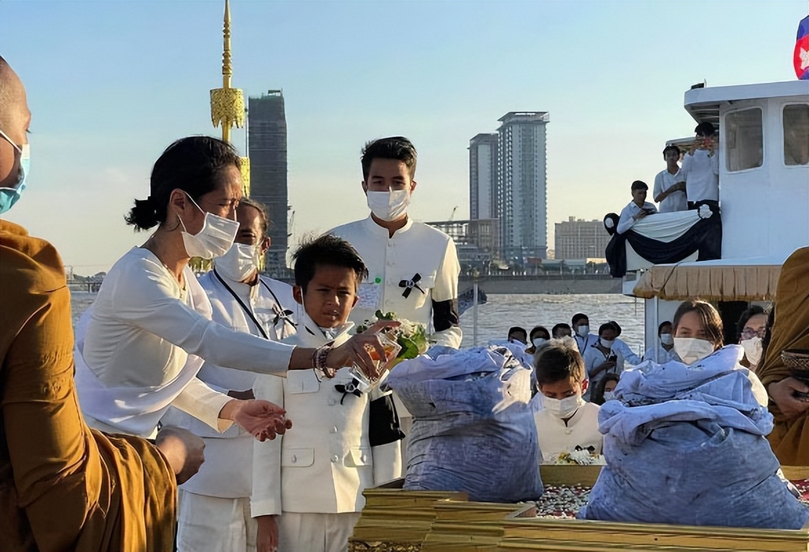 Prime Minister Hun Sen has many children and grandchildren, and his ...