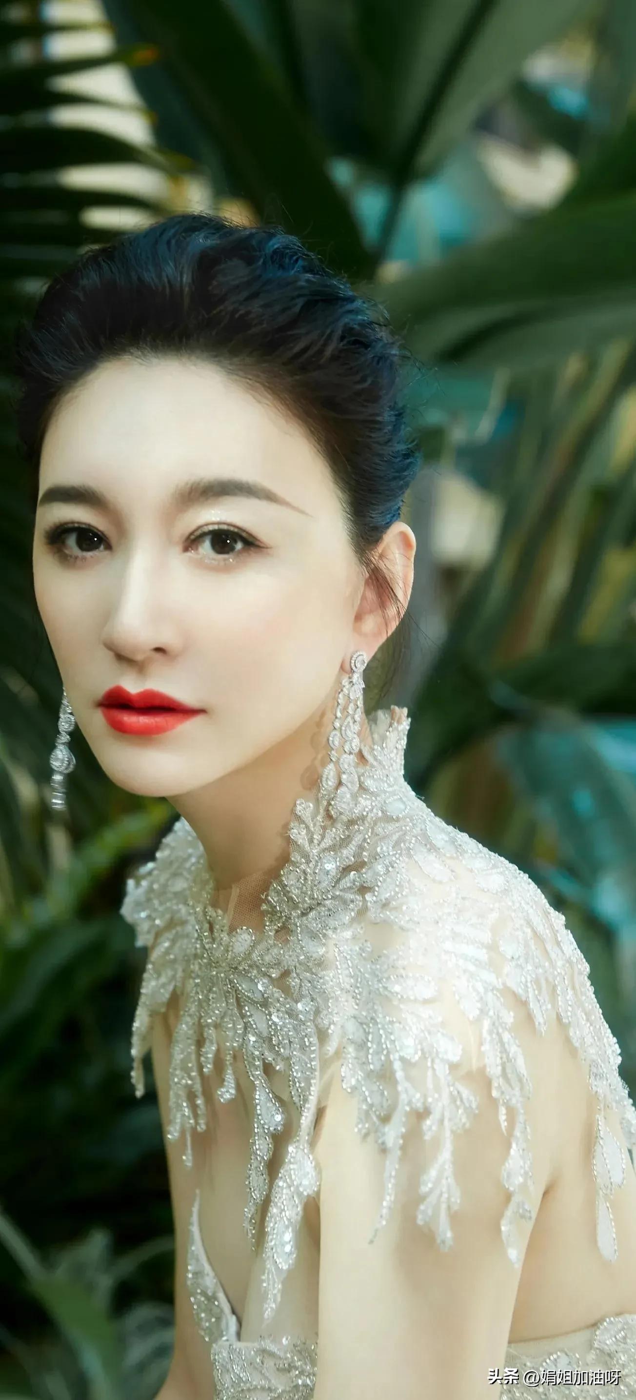 Share pictures, the goddess of temperament Li Xiaoran - iMedia