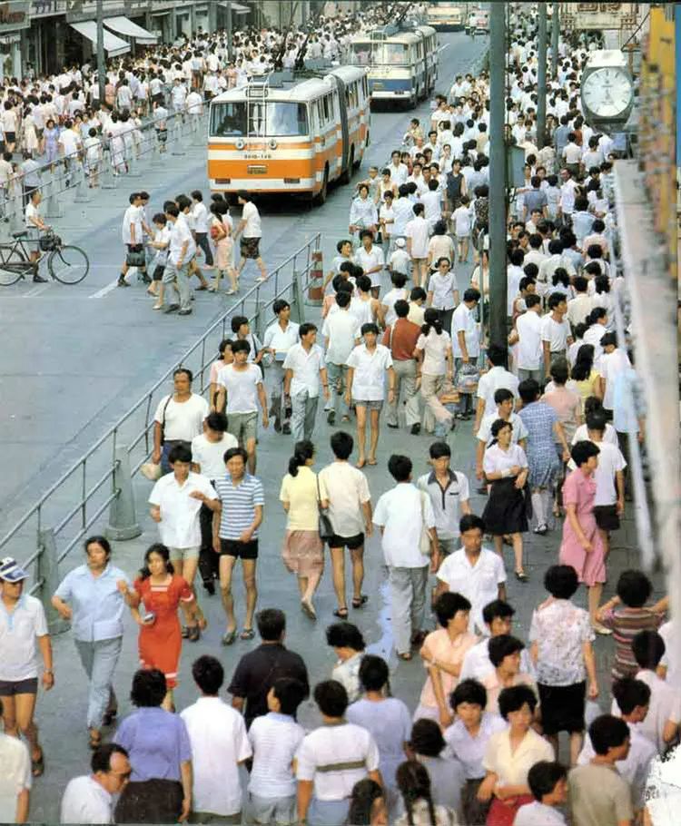 Old photos of Shanghai in the 1980s, revisiting the old Shanghai in ...